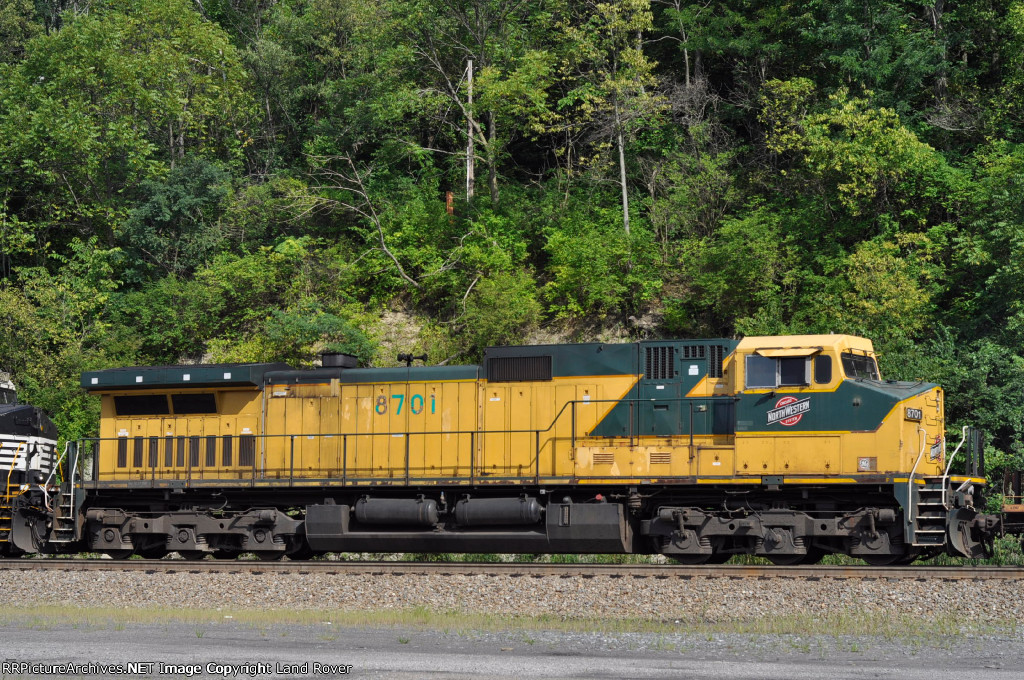 CNW 8701 On NS 216 Northbound