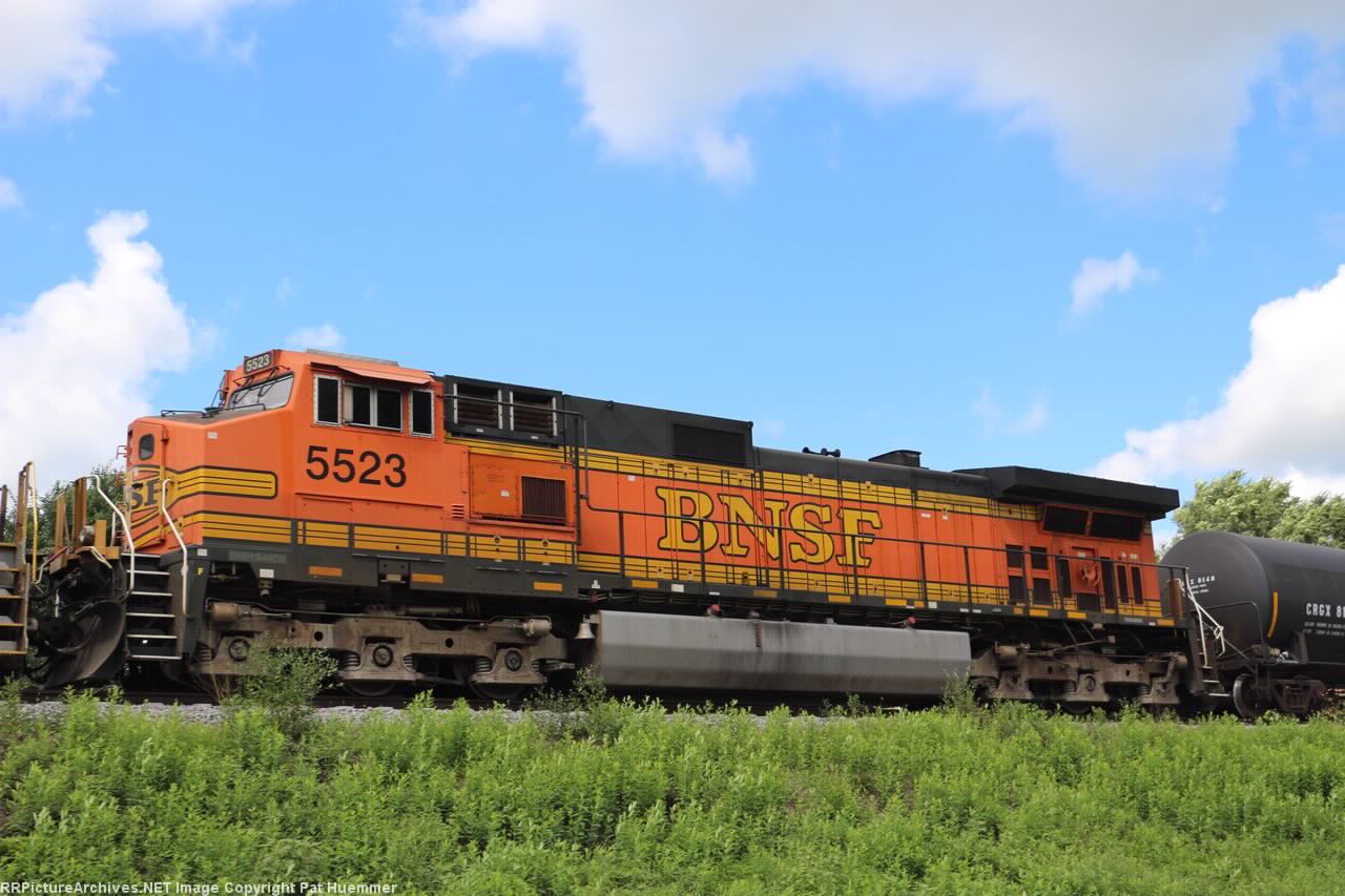 BNSF 5523