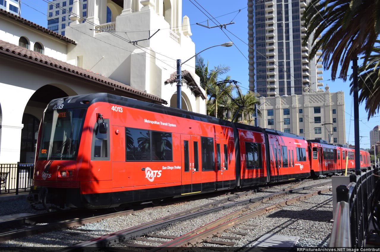 Siemens S70 LRV and one of the towers of Santa Fe Station.