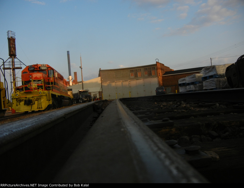 Marquette Railroad engine SD40-2 3391 & engine house