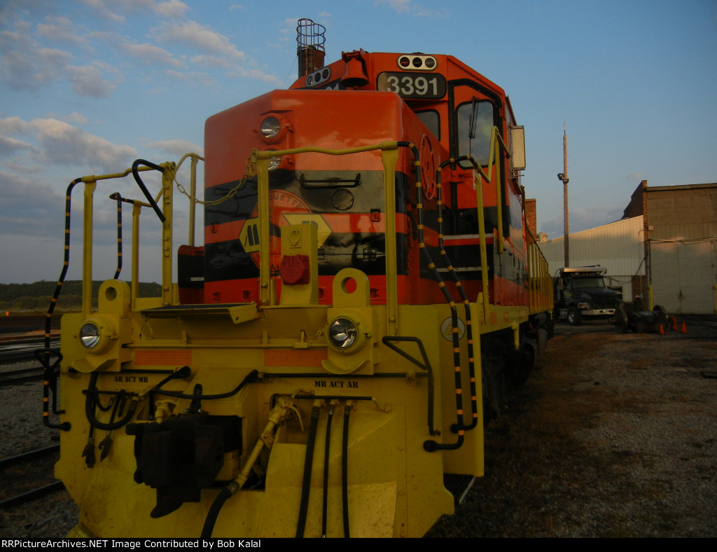 Marquette Railroad engine SD40-2 3391 Front
