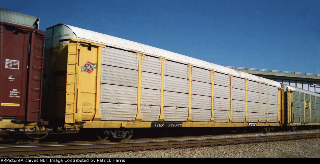 TTGX 962389 06-1969 built 89-foot 4-inch flat car with CNW 962389 ...
