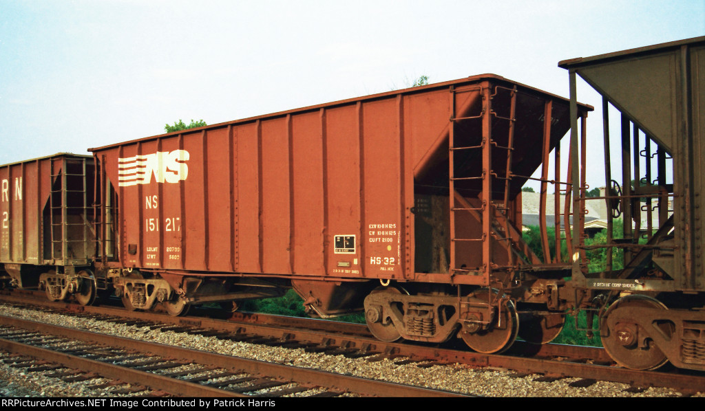 NS 151217 HS32 2100cf 2-gate aggregate hopper on NS in Meridian MS at ...