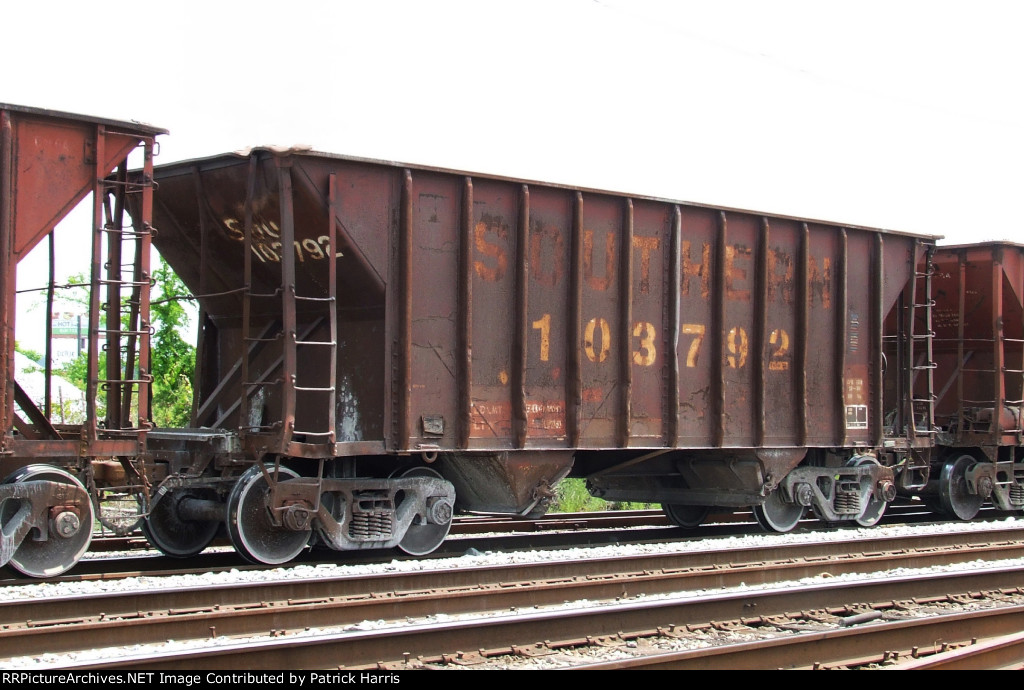 SOU 103792 2-Bay Aggregate Hopper A-End on the NS at the I-20 overpass ...