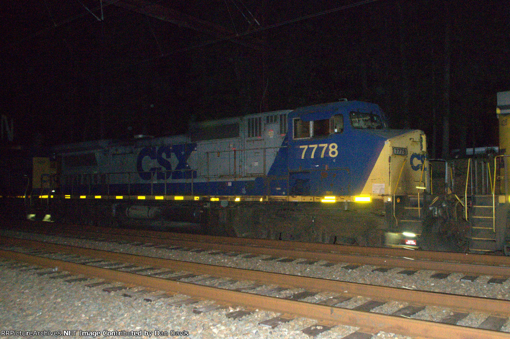 CSX C40-8W 7778 trails on Q034-12