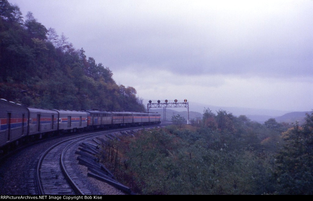 The PRR position lights beckon our A-B-B-A set of E-units down to Altoona
