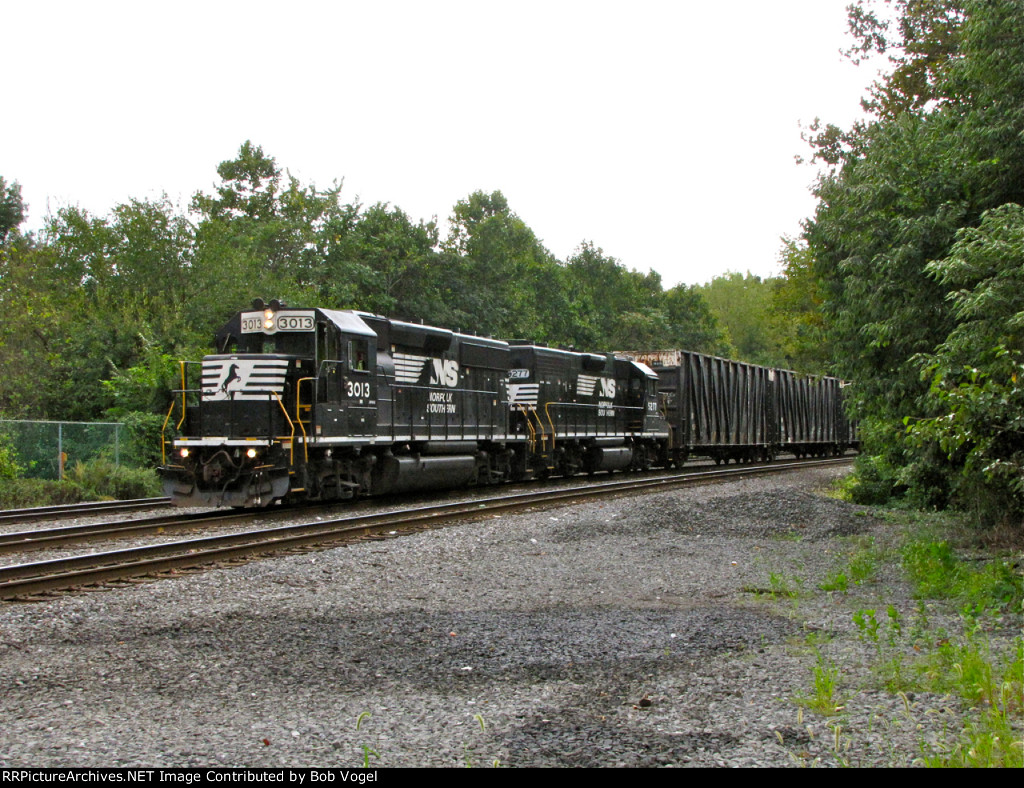NS 3013 and GP38-3 5277