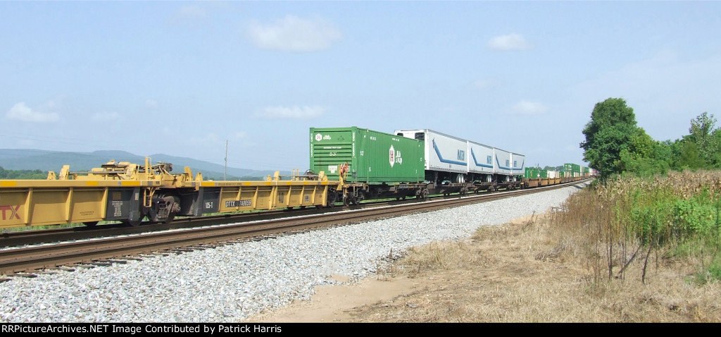 NS TOFC-COFC train westbound upgrade at Paint Rock AL
