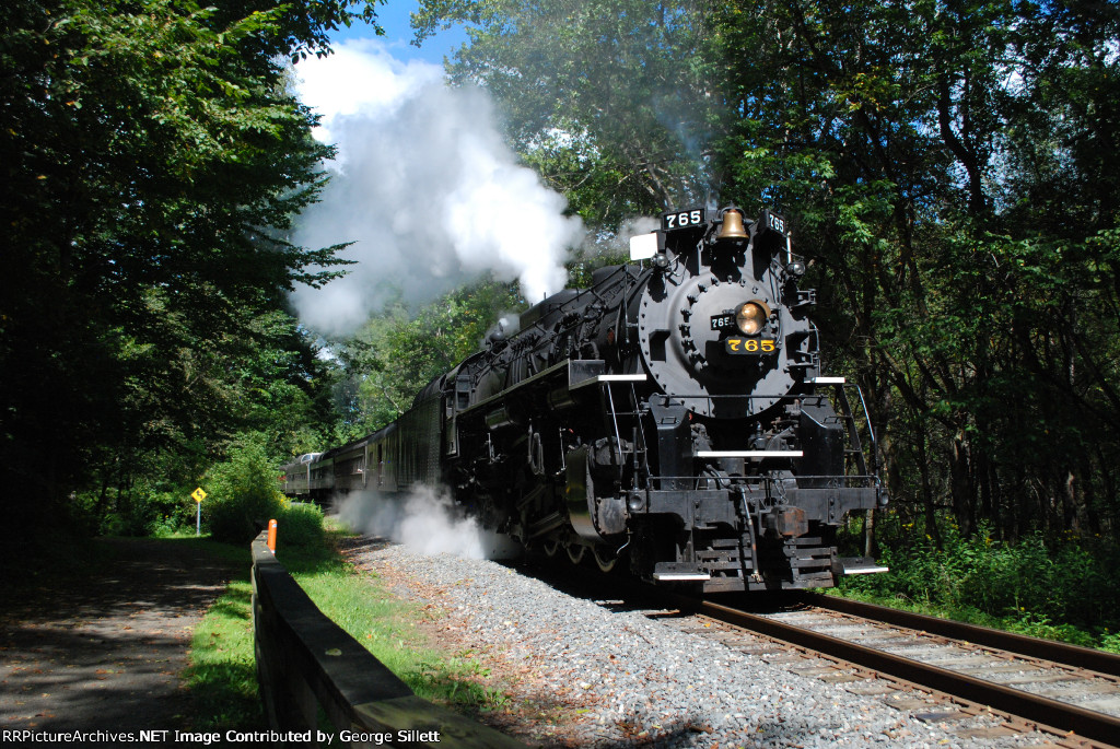 765 steams through deep lock quarry.