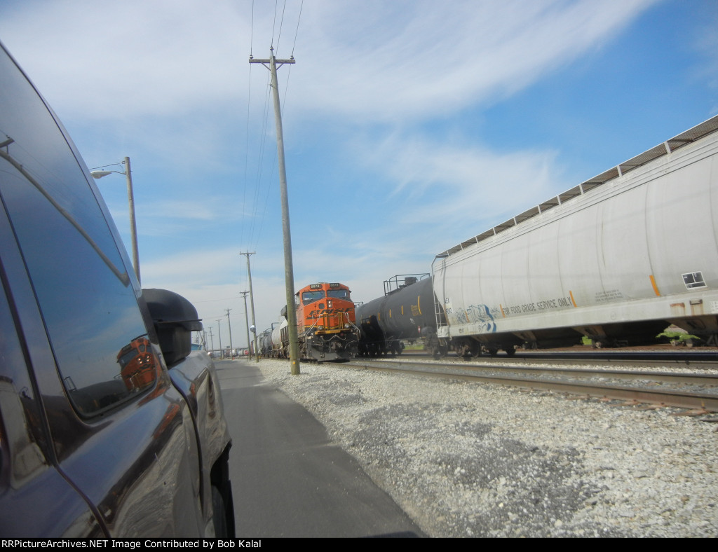 BNSF 6878 backing train thru BARR yard