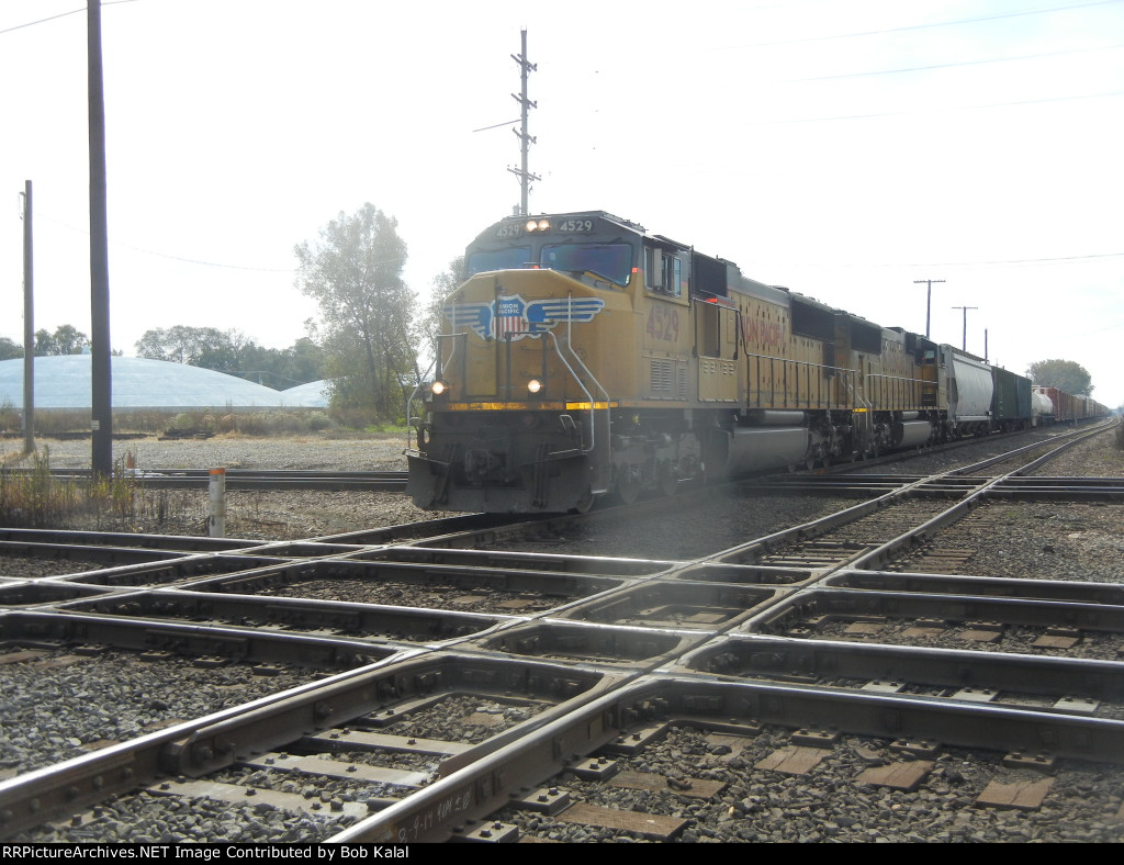 Union Pacific 4529 6478 heads northbound crosses diamonds
