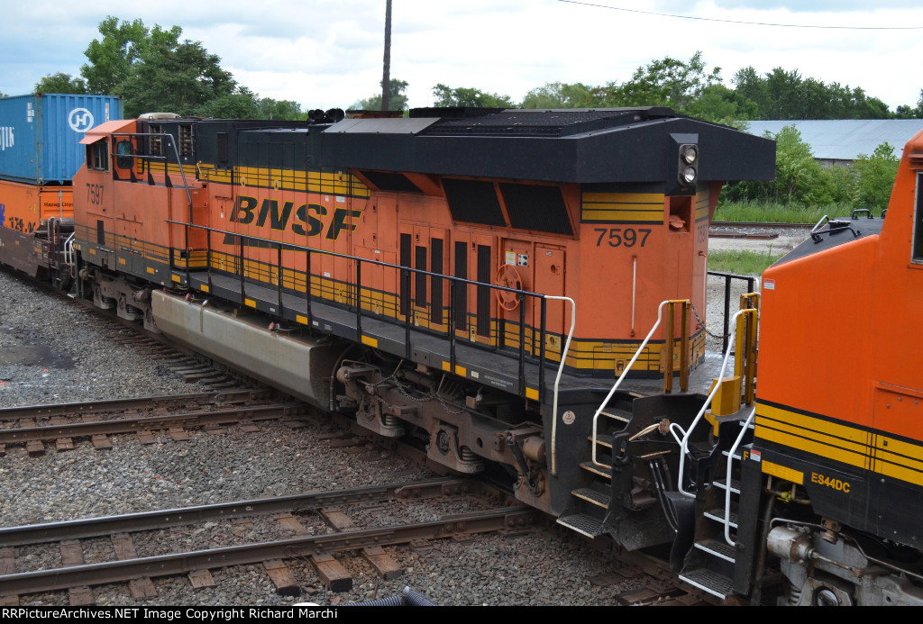 BNSF 7597