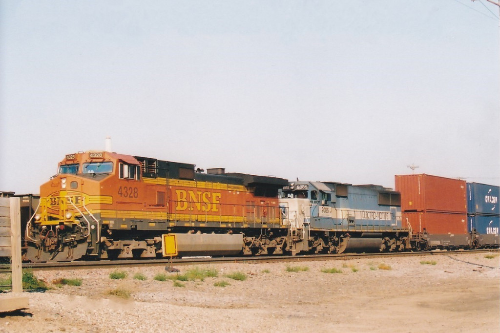 BNSF 4328 Easst