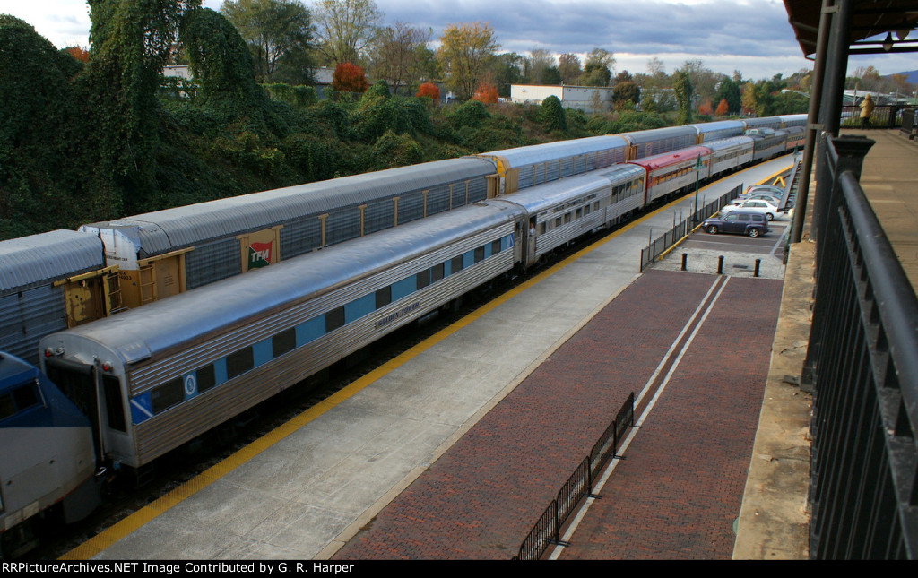 Golden Tower. NS train 011