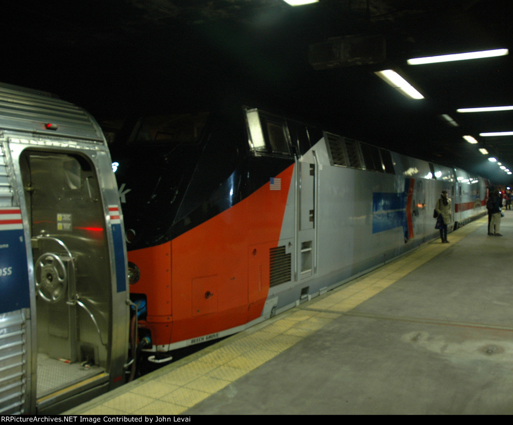 Amtraks Autumn Express back at 30th Street Station