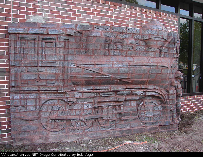 2-6-0 sculpture on Lutz library