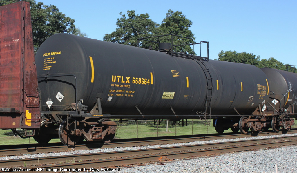 UTLX 668664 - Union Tank Car Co