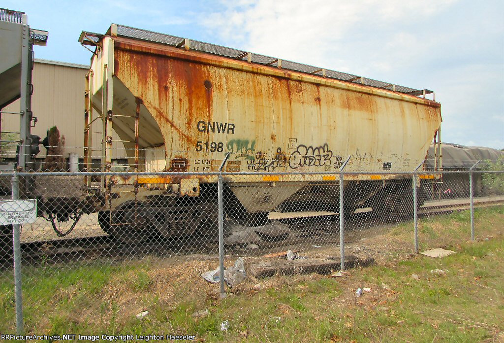 GNWR 5198 unloading hopper 'A'