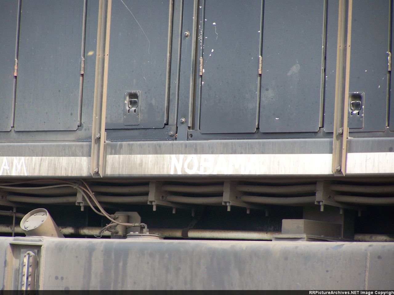 "NOBAMA" wrote on a NS loco.