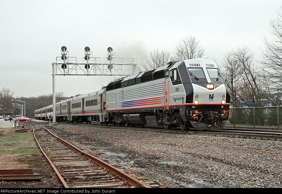 NJT 4011 on 1271