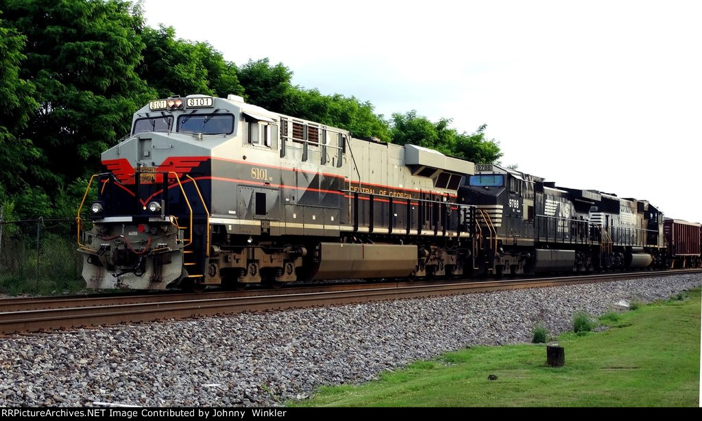 NS 8101 leads NS 934 Herzog ballast train