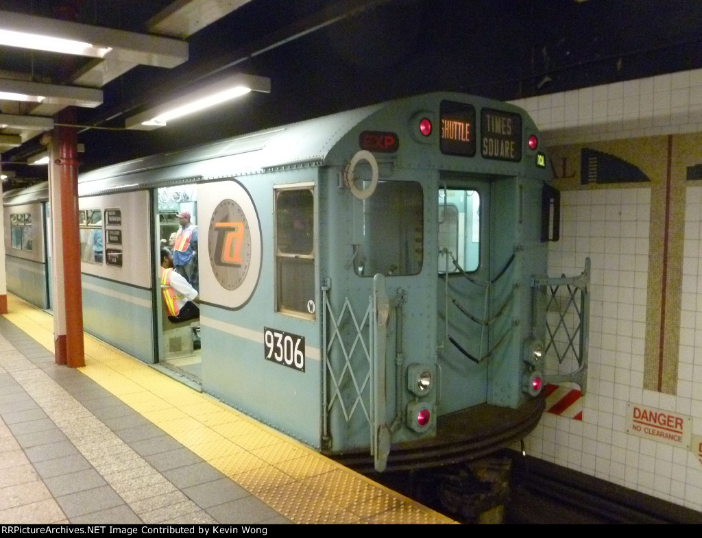 IRT World's Fair R33 Single Unit 9306 on 42 Street Shuttle service for ...