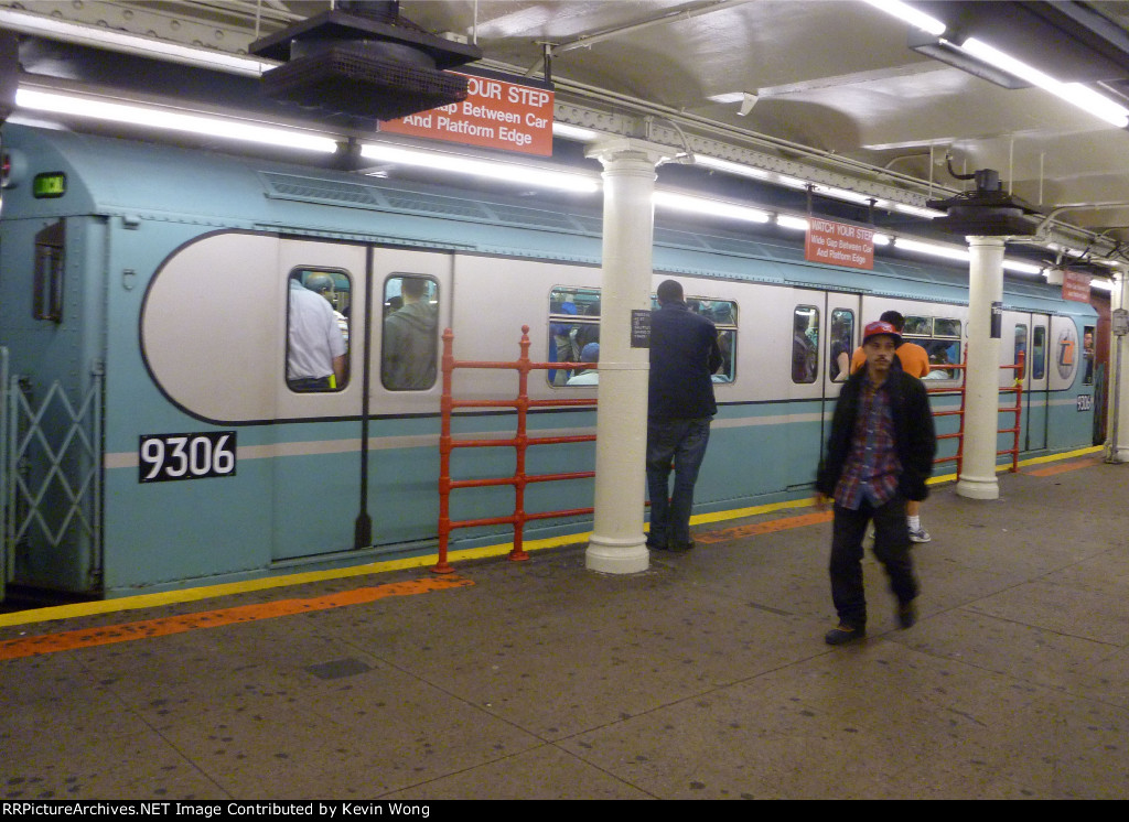 IRT World's Fair R33 Single Unit 9306 on 42 Street Shuttle service for ...