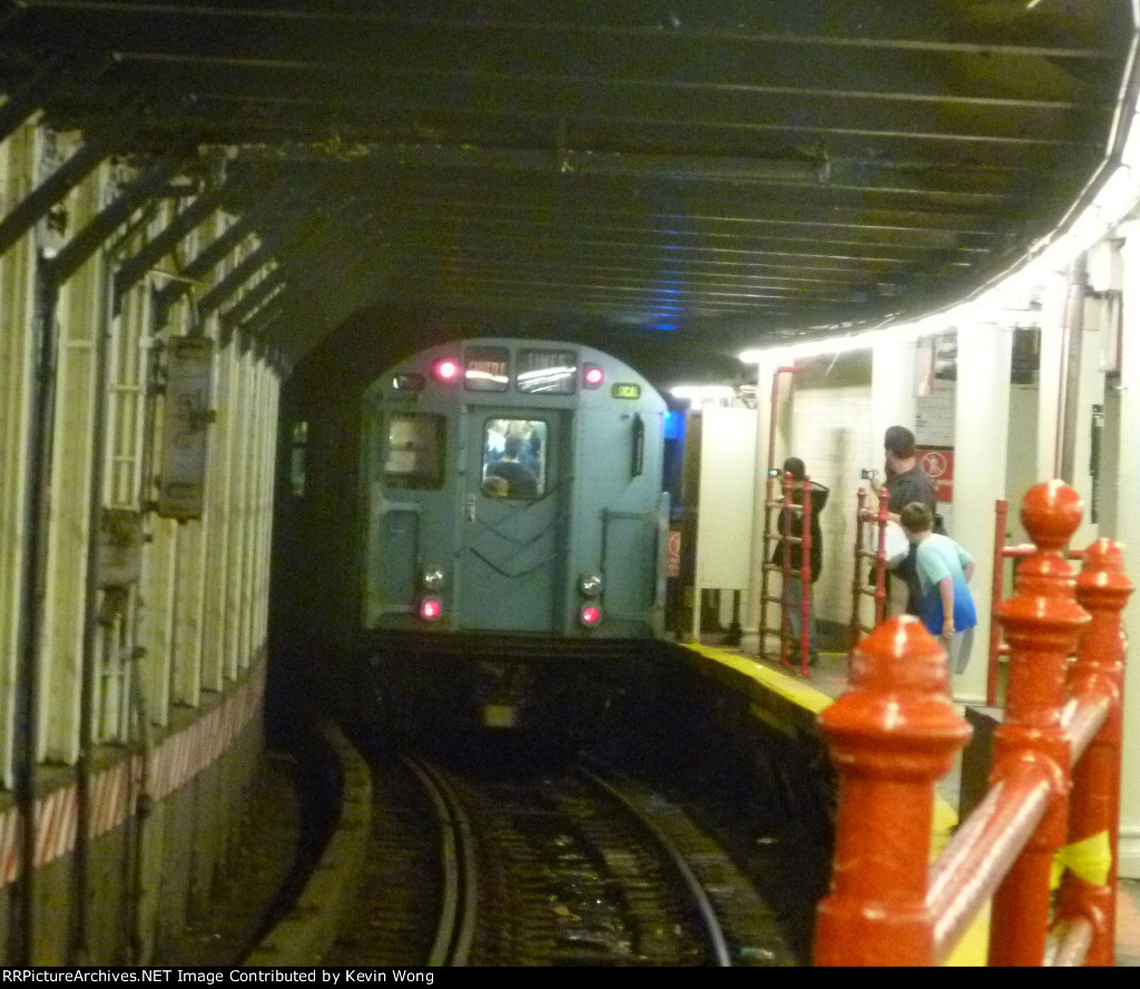 IRT World's Fair R33 Single Unit 9306 on 42 Street Shuttle service for ...