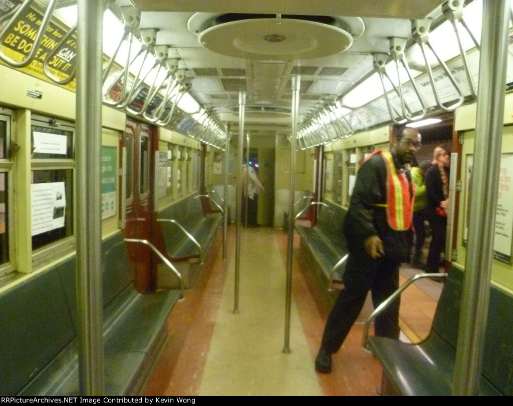 IRT Main Line R33 9206 interior