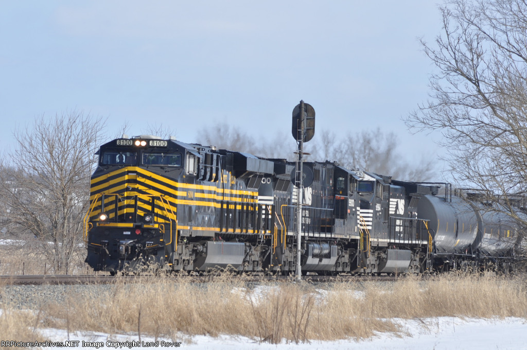NS / NKP 8100 On NS 142 Westbound