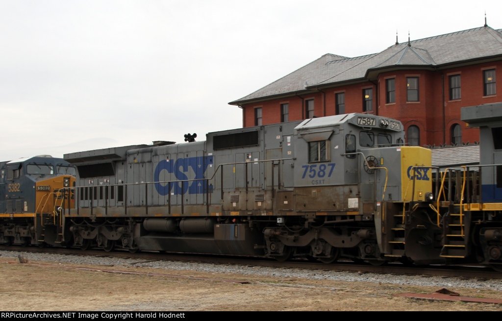 CSX 7587 is still in the stealth paint scheme