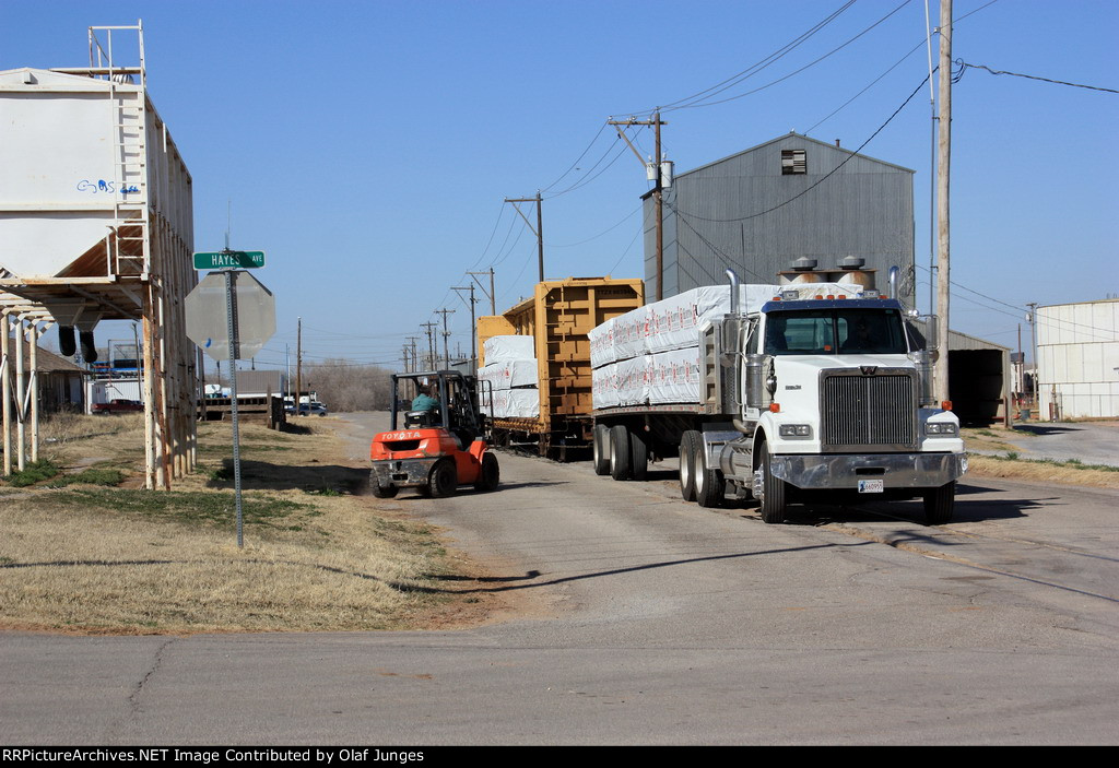 Street unloading