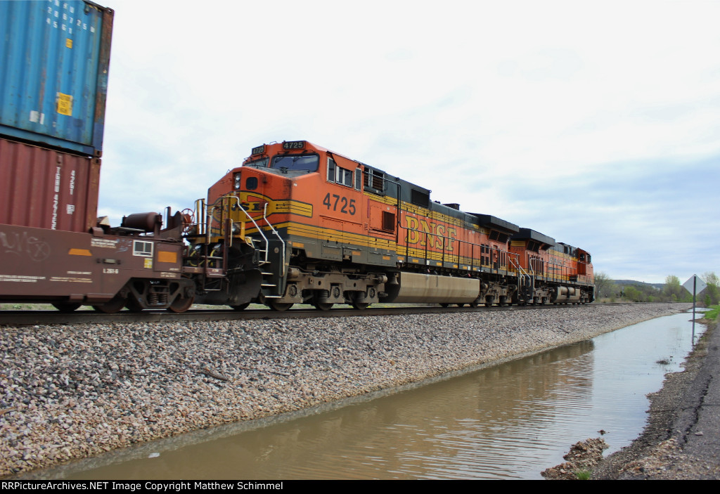 BNSF 4725