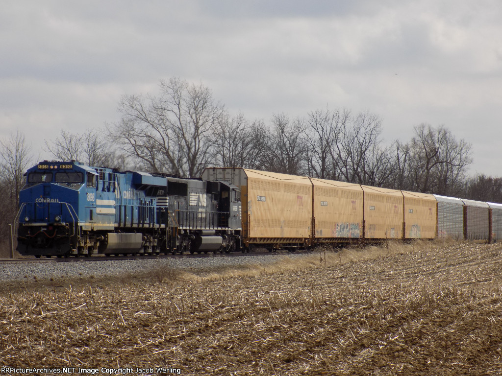 NS 8098 (Conrail heritage unit!)
