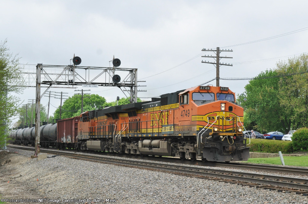 BNSF 4749 East Oil train