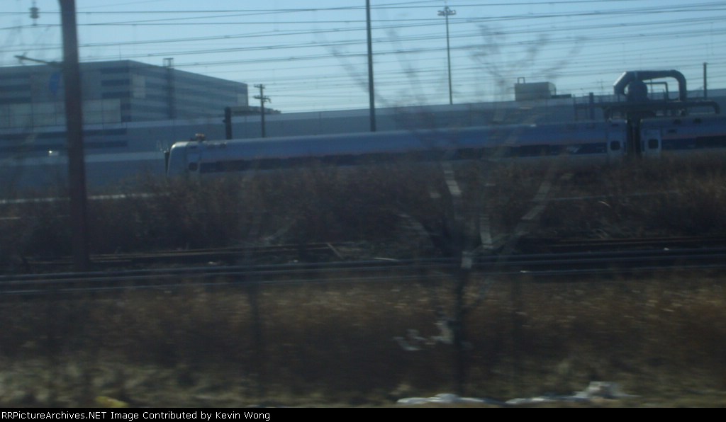Metroliner car leads Keystone #660