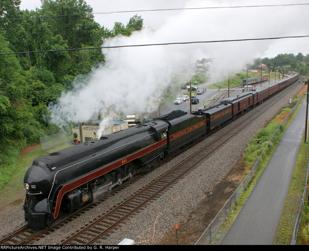 611 pulls train north