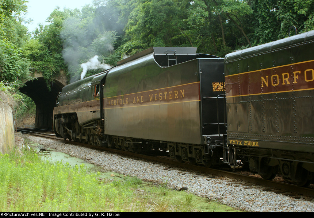 611 approaches the Park Avenue tunnel easing south to get the rear half ...