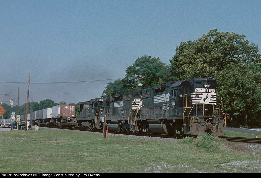 NS train #204 rolls through Central