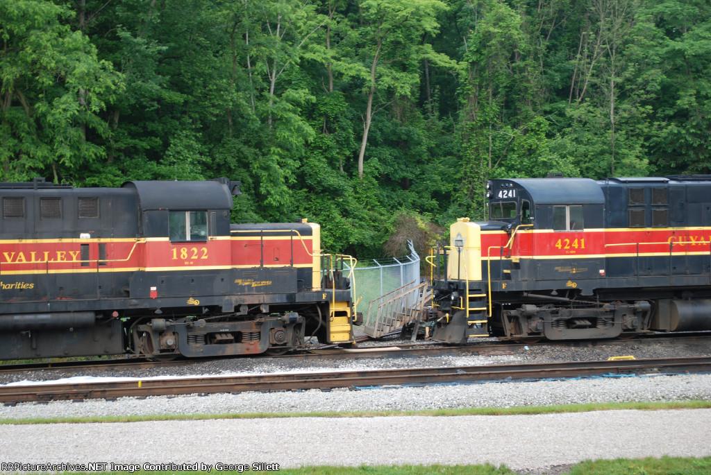 CVSR 1822, and 4241 sit nose to nose.