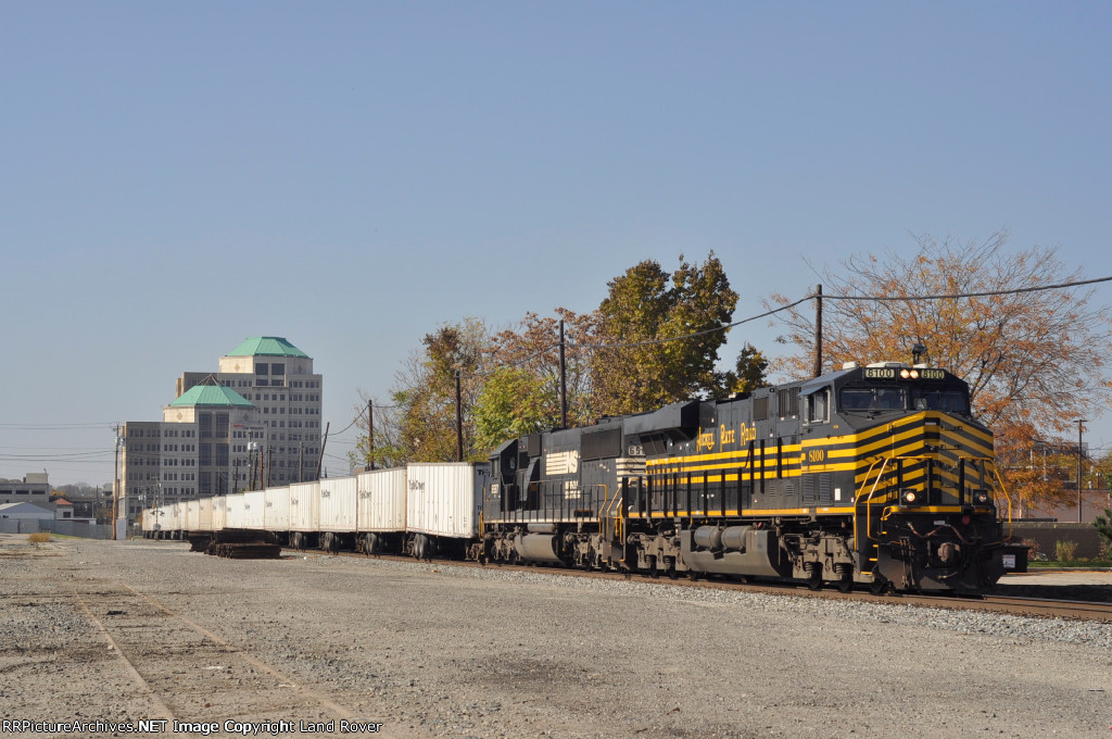 NS / NKP 8100 On NS 251 Eastbound