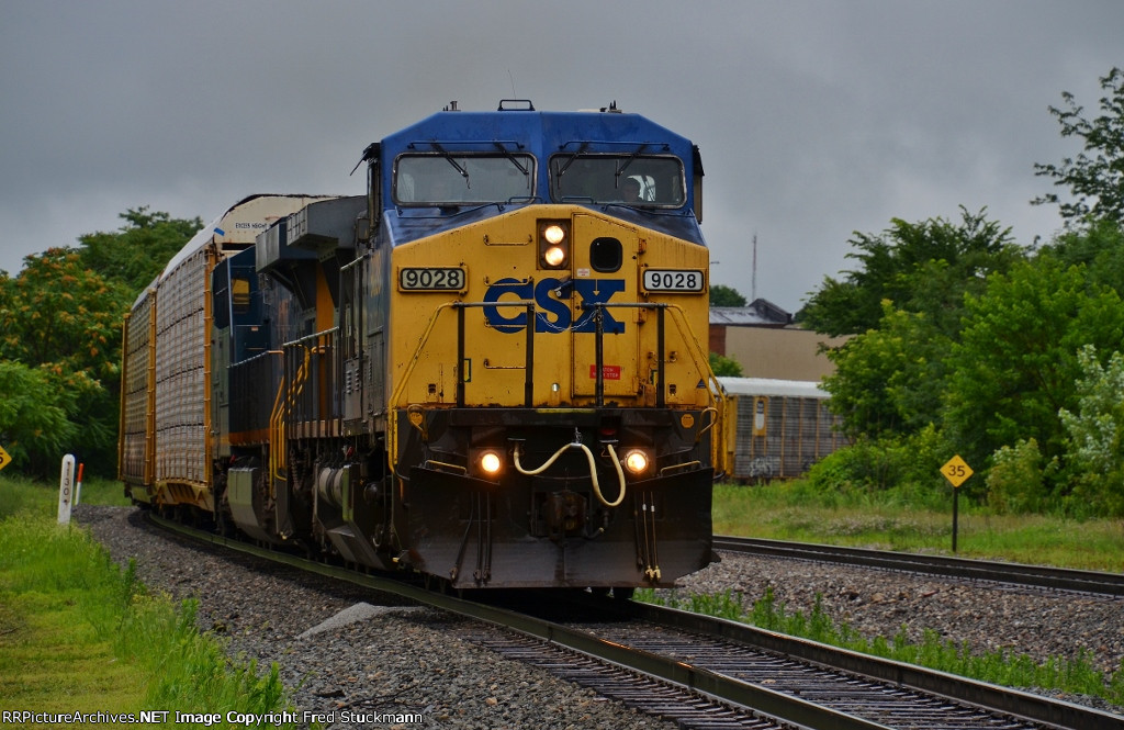 CSX 9028 at MP 130.