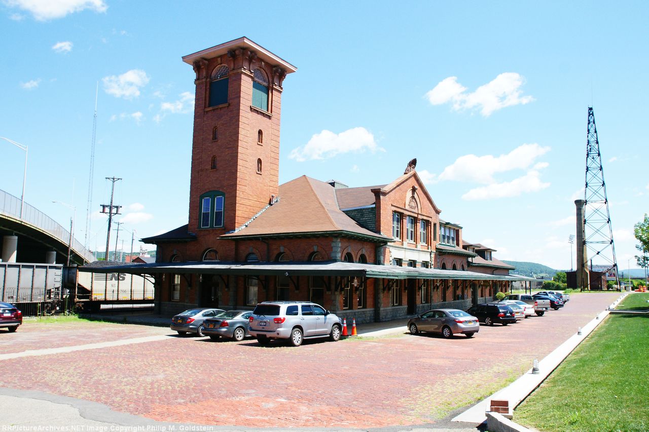 Delaware, Lackawanna & Western Binghamton Depot w/ Marconi Tower on right