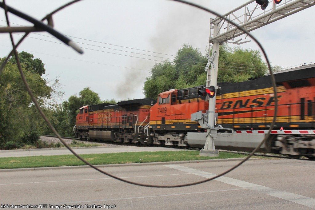 BNSF 4941 and 7409
