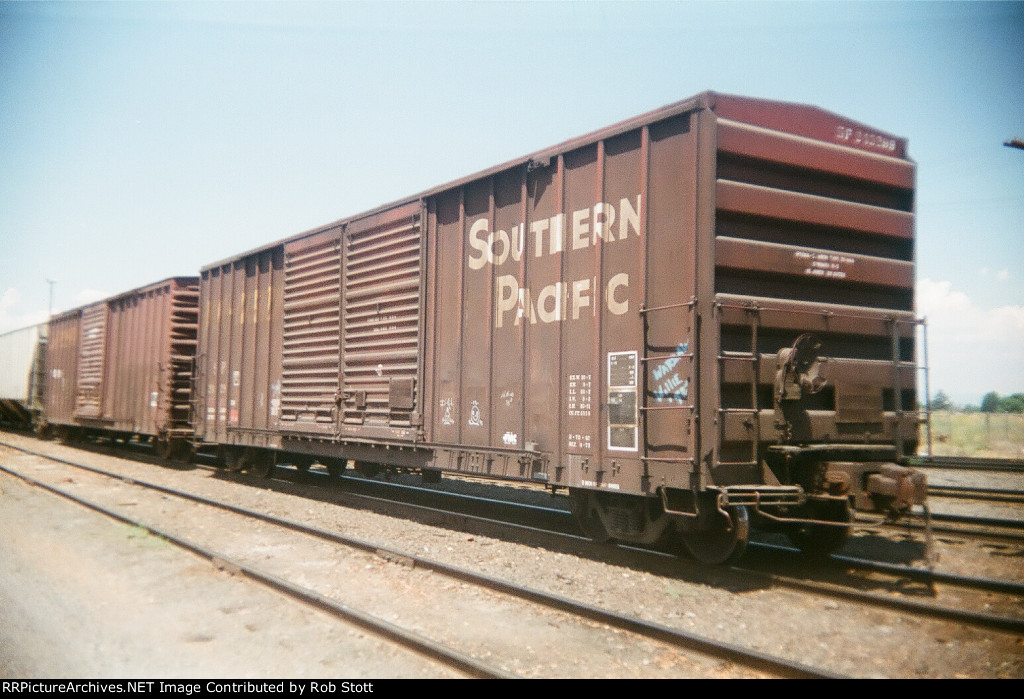 SP 243299 50 FMC DD boxcar, 5283