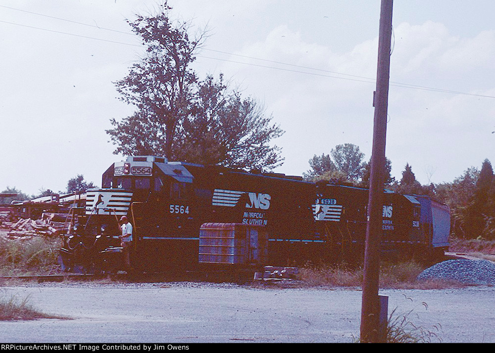 NS local tying up on the wye at Barber Junction.