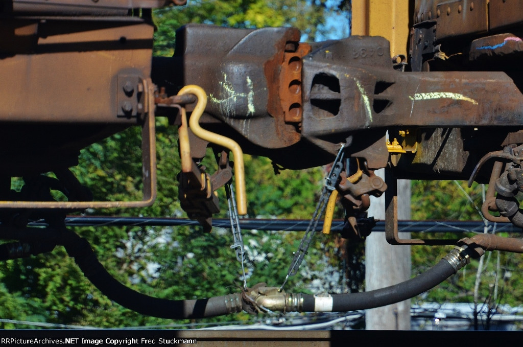 Looks like the hose chains could each use another notch.