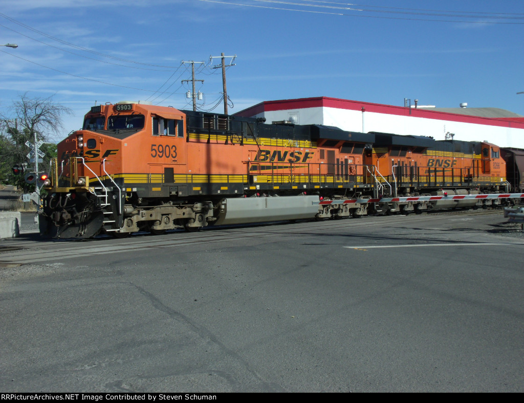 BNSF 5903 (ES44AC)