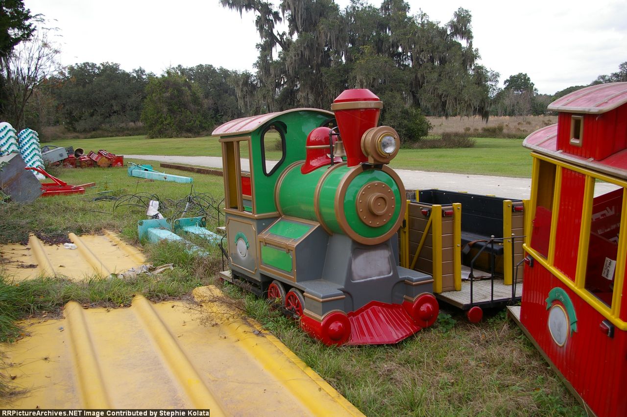 KIRBY FARM TOY TRAIN RIDE LOCO WAITING TO BE SETUP