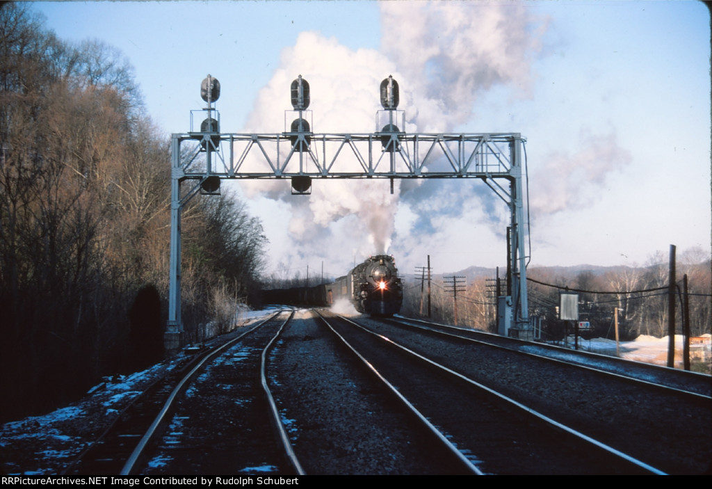 614T approaching a signal